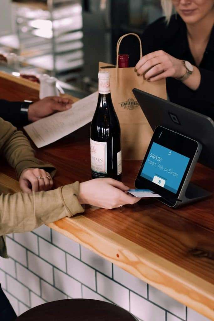 10 Reasons Restaurants Are Switching to QR Code Ordering - AI Bud